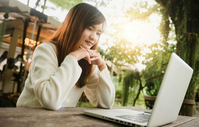 50 Easy Home Business Ideas To Start in 2025